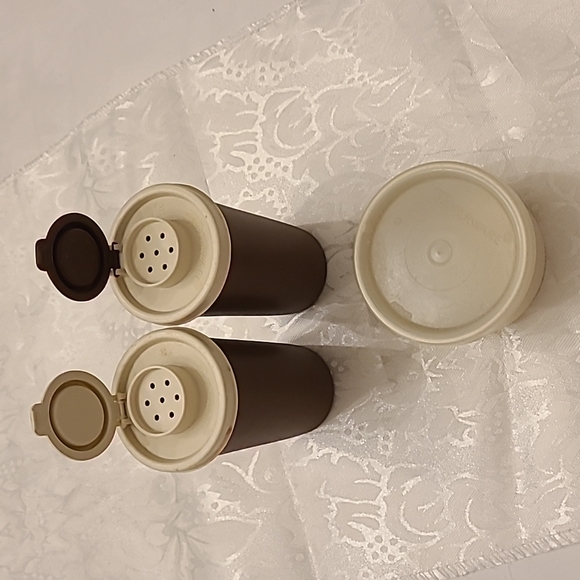 Tupperware | Kitchen | Vintage Tupperware Travel Salt And Pepper Set ...